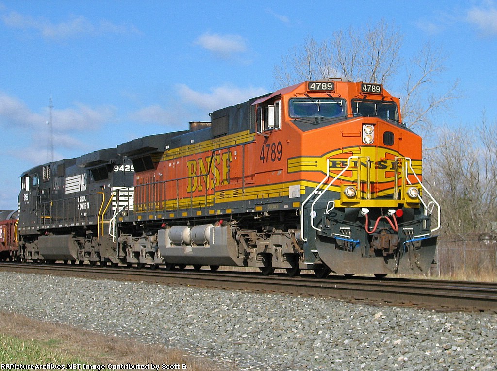 BNSF 4789 NS 38E